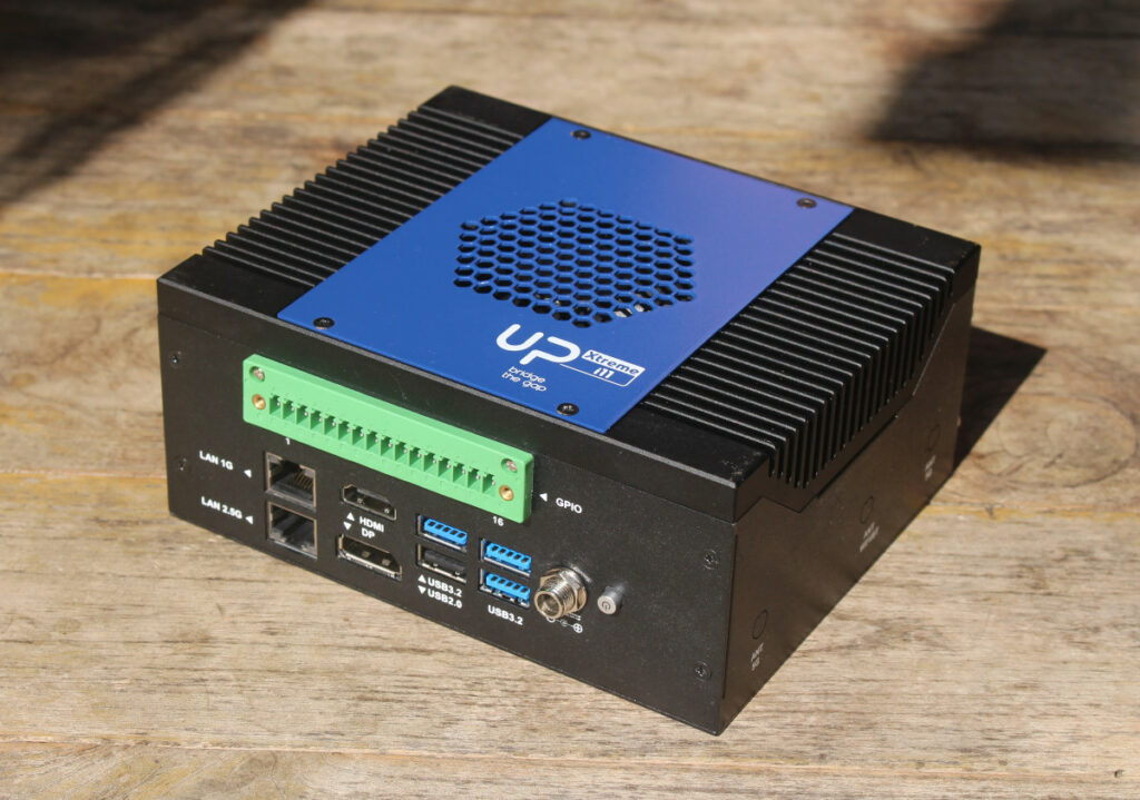 UP Xtreme i11 Edge Compute Enabling Kit (review sample) – CNX Software Shop